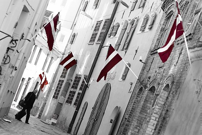 Latvijas karogs - Spoki