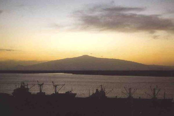 Kamerūnas nāves ezers. - Spoki