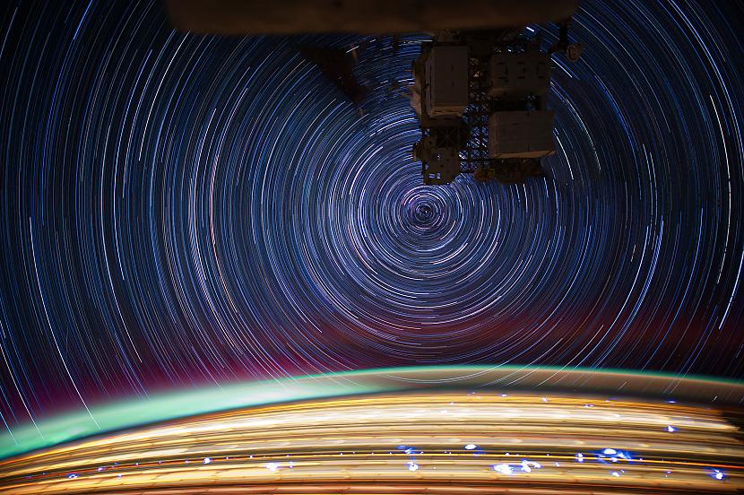 Nakts debesis no kosmosa - Spoki