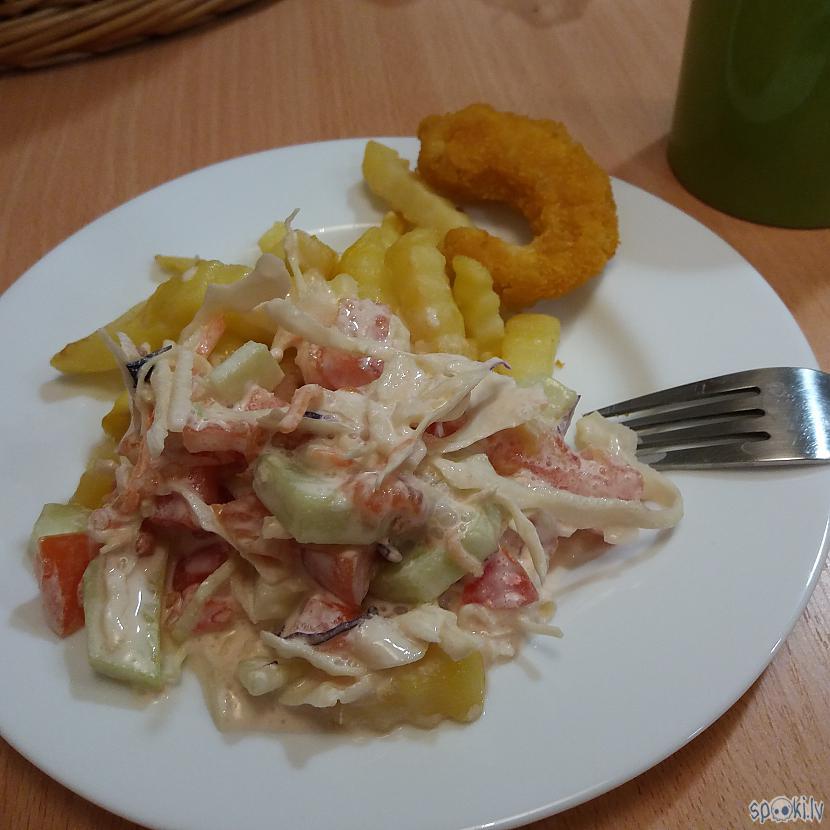 Pusdienas darba vietā. - Spoki