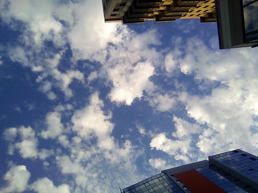 Debesis virs Jaunās Teikas - Spoki