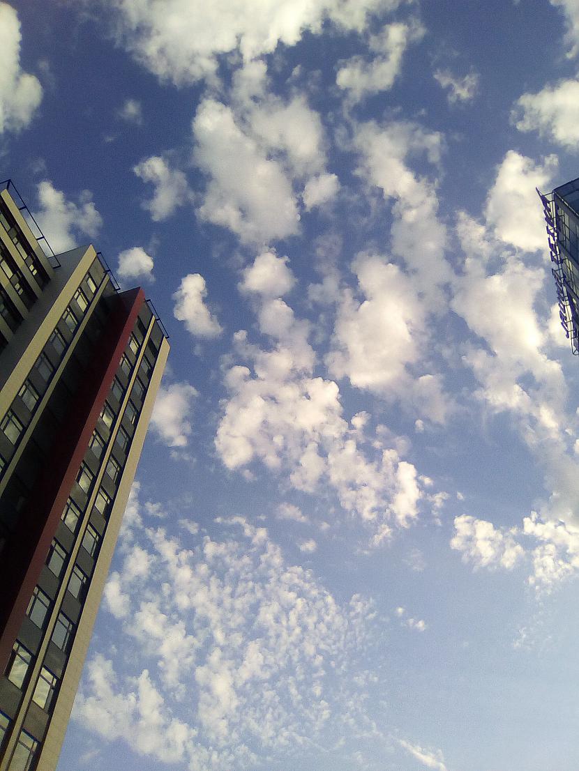 Debesis virs Jaunās Teikas - Spoki